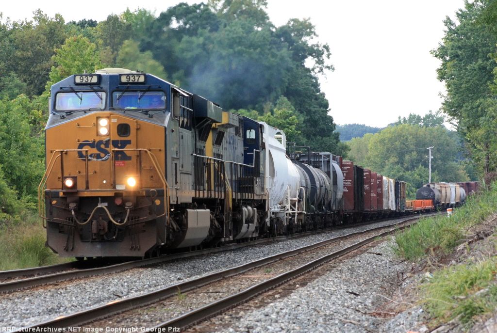 CSX train Q438